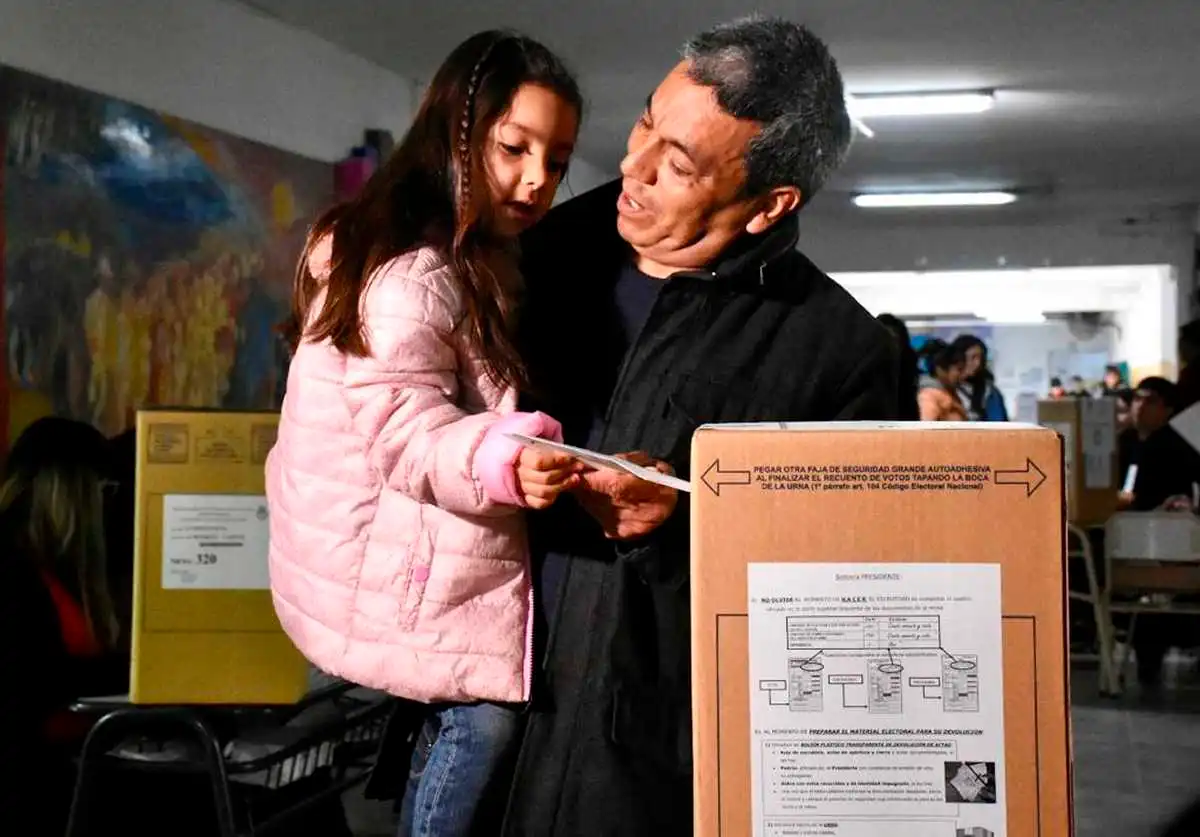 Jesús Escobar votó en Neuquén - La Noticia Web