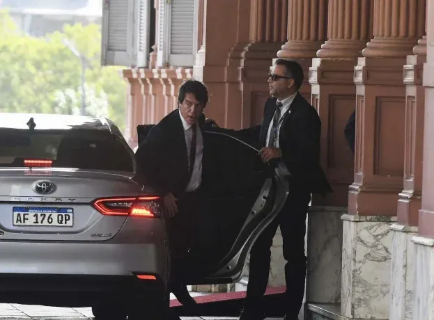 Nicolás Posse encabezó la reunión de Gabinete sin la presencia de Milei ...